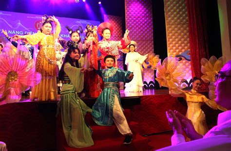 Cuộc Thi Tài Năng Diễn Viên Sân Khấu Cải Lương Trần Hữu Trang Vào Vòng Sơ Tuyển Báo Phụ Nữ