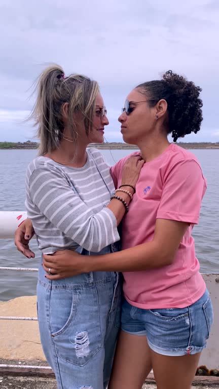 80 Stock Videos Filmmaterial Und 4 K Videoclips Zu Lesbian Shower