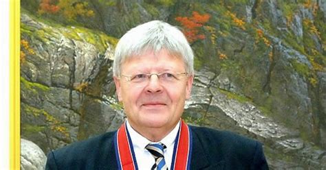 北 독일 의사에 명예의학박사학위 수여