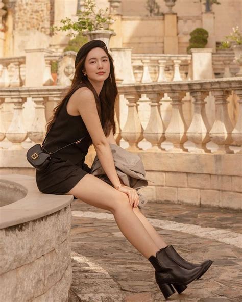 Pin By Raybel On Bua Crop Top And Leggings Crop Top Outfits Model Poses Photography