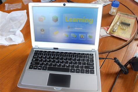 Crowpi2 Raspberry Pi 4 Learning Kit Review Part 1 Unboxing And First Boot Cnx Software