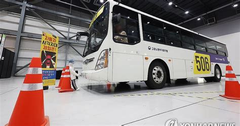 교차로 우회전신호등 늘린다교통사고 사망자 1천800명밑으로