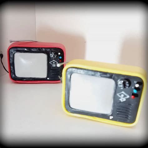 خرید و قیمت مینیاتوری تلویزیون قدیمی از غرفه دهکده مینیاتوری نوستالژی