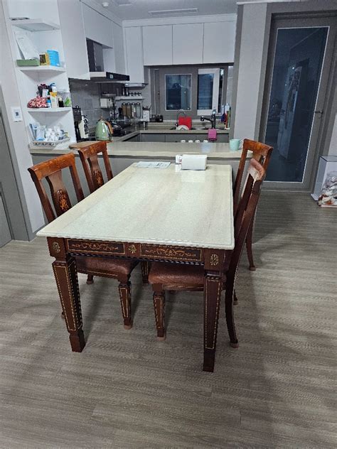 6인용 식탁과 의자 4개 당근 중고거래