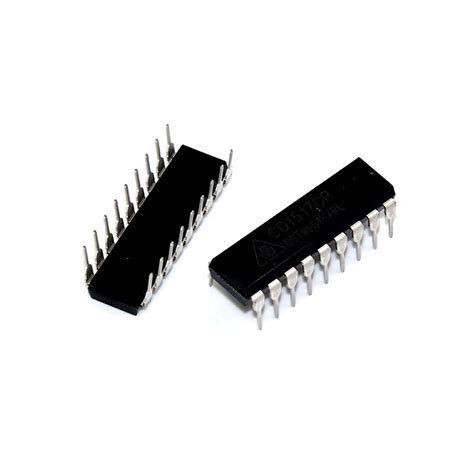 PIC F A I I P Microcontroller IC