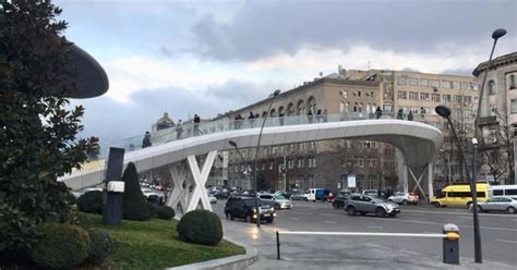 მერიამ იუსტიციის სახლთან მდებარე საფეხმავლო გადასასვლელი ხიდის დემონტაჟის გადაწყვეტილება მიიღო