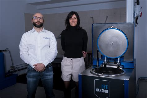 Prosilas Dm60 Per La Colorazione Industriale Di Parti In 3d