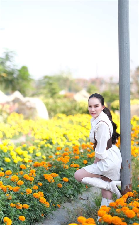 តុបតែងខ្លួនខុសទំនង នារីម្នាក់ ត្រូវអាចារ្យធំ ព្រ លះ ខ្លាំងៗតែម្ដងថា