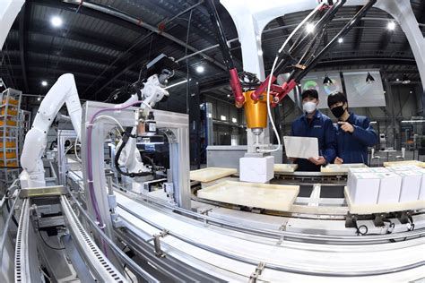 스마트공장 확산에 로봇 기반 물류자동화 시장도 급성장 전자신문