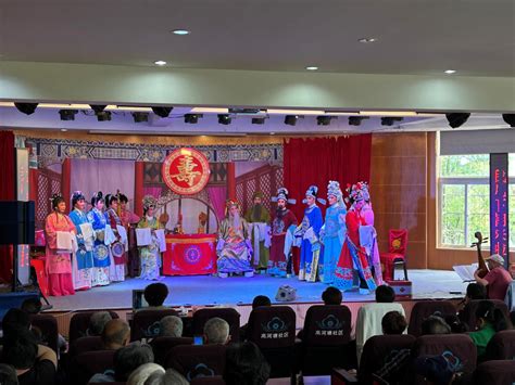 小港家门口看大戏居民乐享生活美