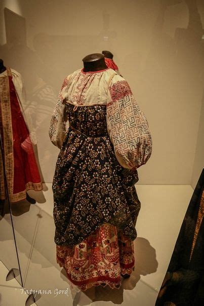 Выставка Женский народный костюм в России Xviii Xx веков Русский музей Сарафан Кубовая