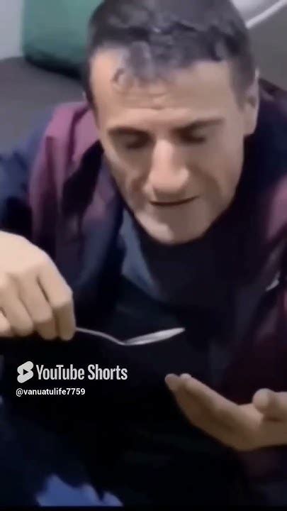 한입먹고 수저 강탈당하는 ~ Youtube