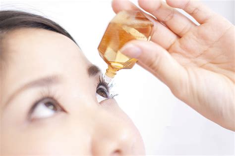眼睛不舒服就滴眼药水滴了那么久可能都滴错了 黄金视力眼贴
