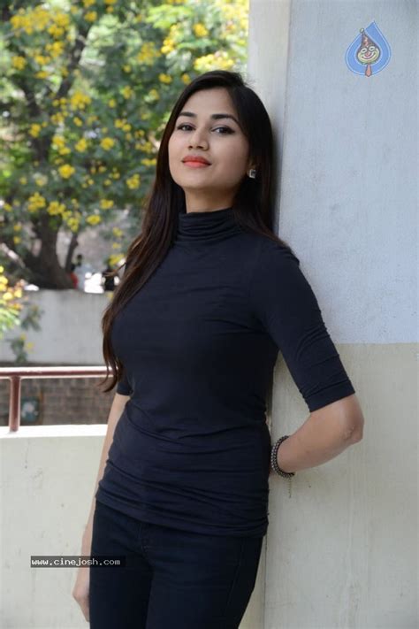 Kumuda Stills Photo 44 Of 84