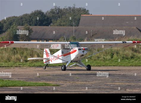 Cockpit Piper Super Cub Aircraft High Resolution Stock Photography And Images Alamy