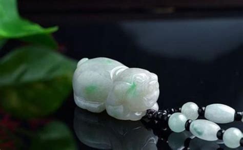 属猪的人适合佩戴什么饰品 卜算子算命网