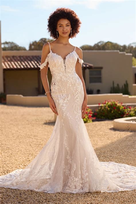 Fit And Flare Plus Size Wedding Dress Hot Sale