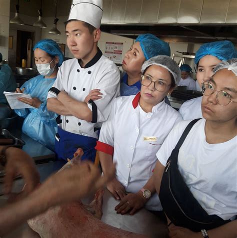 ЗОЧЛОХ ҮЙЛЧИЛГЭЭНИЙ СУРГАЛТАД АЖИЛТАН ИРГЭН ХАМРАГДАВ Нийслэлийн Аялал жуулчлалын газар