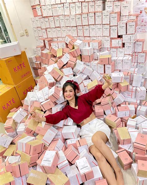 Nongchat Thailand Nongchat Thailand เครื่องสำอางน้องฉัตร