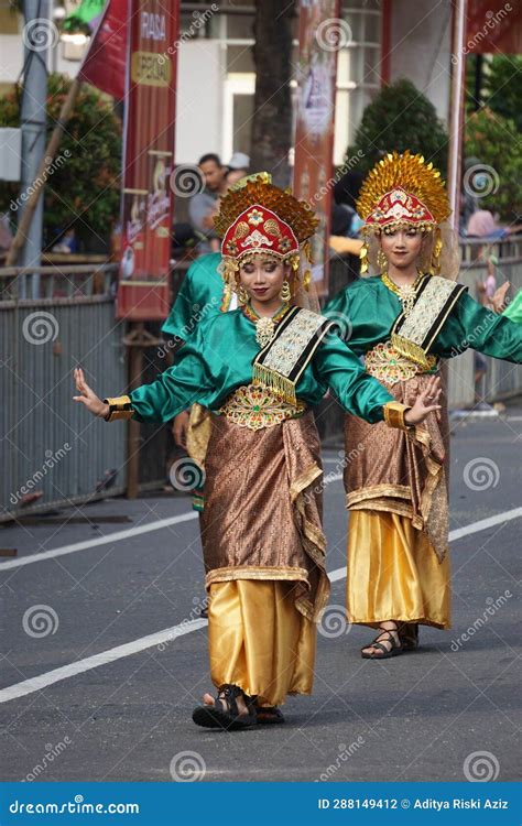 Zapin Melayu Dance From Riau At Ben Carnival Editorial Photography