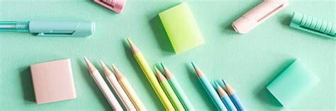 학교 교육 및 직장 개념으로 돌아갑니다 민트 배경에 대한 학습을 위한 문구류 위에서 본 모습 평면도 0명에 대한 스톡 사진 및 기타 이미지 Istock