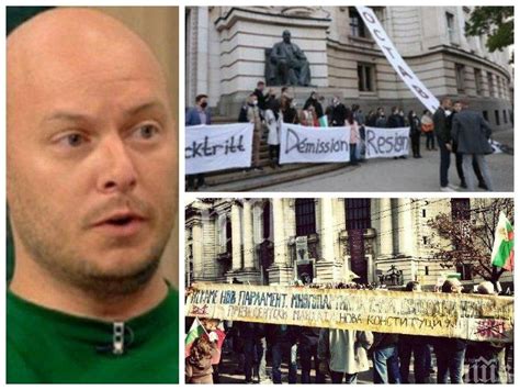 Виктор Димчев за сутрешната пишман акция пред СУ Двайсетина студенти седят посърнало с плакати