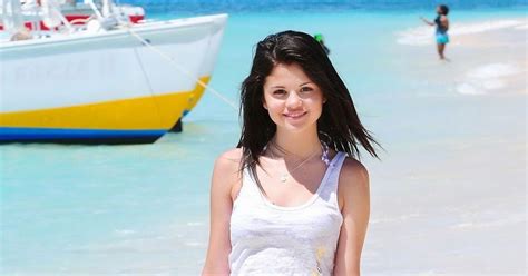 Adase Waret Selena Gomez Ultimate Bikini Beautyfull Photos