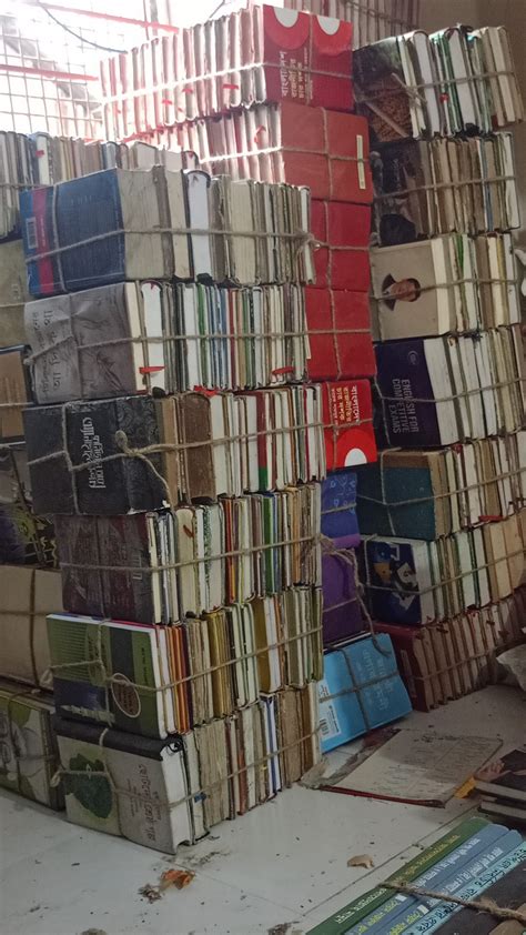 পুরাতন বই বুকিং রেখে কত বড় যে পাপ করছি এমন মনে হচ্ছে। একেক জনকে ৬ মাস যাবত কল দিচ্ছি রিসিভ