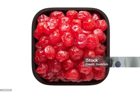 설탕과 과일 흰색 배경에 고립 된 사각형 그릇에 설탕을 말린 체리 유기농 식품 최고 보기 건강한 식생활에 대한 스톡 사진 및 기타 이미지 Istock