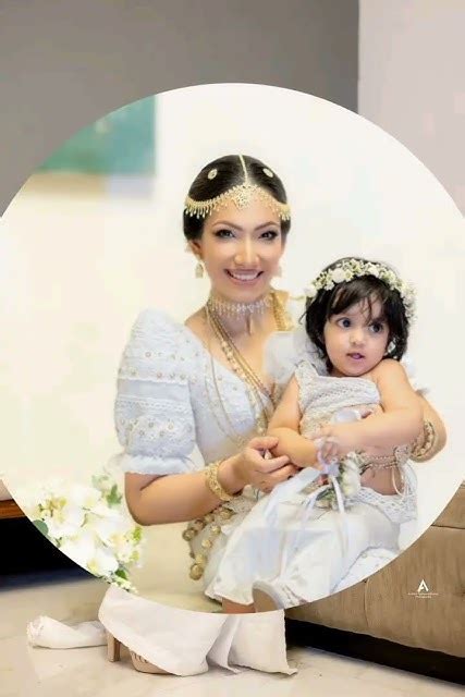 අම්මගෙයි තාත්තගෙයි වෙඩින් එකේ ලස්සන මල් කුමාරි ️ Youtube