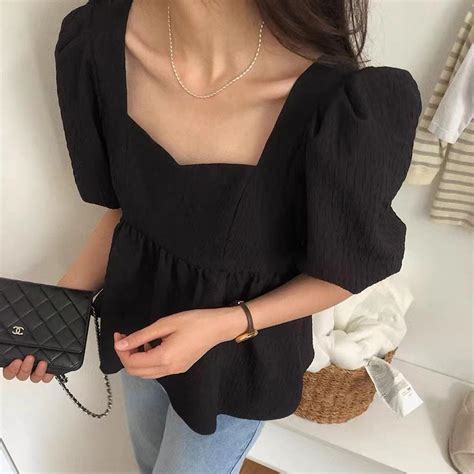 나인포시즌 폴르 여성 여름 하트넥 시어서커 아사 아사면 지지미 퍼프 리본 뒷트임 레이스 페플럼 화이트 흰색 검정 블라우스