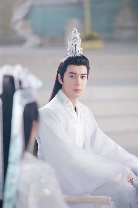 Kh N Gi Ph N Ng Th N O V I Vai Di N M I C A Tr N Tinh H C