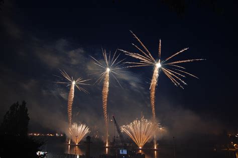 How Do Fireworks Make Shapes How It Works