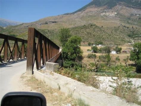 I Riu Turk Pa Patentë Bën Aksident Te Ura E Leklit Plagoset Pasagjerja