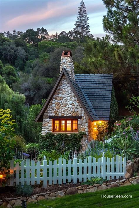 10 Cozy Cottages Designs In “small Village” Style