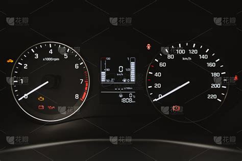 仪表板汽车特写发动机量表速度计计程表低的物理压力汽车内部