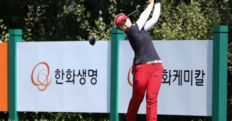 드라이버 티샷하는 임희정