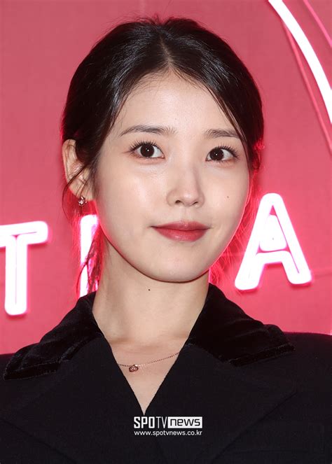 아이유 올해 가장 사랑받은 광고모델 1위