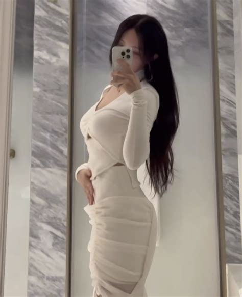 효민 밑 가슴 드러낸 언더붑 패션···관능미 폭발 헉스