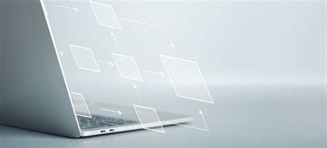 비즈니스 흐름도 다이어그램 및 가상 화면의 마인드맵 또는 조직도의 워크플로 자동화 사업가가 랩톱을 사용하여 텍스트에 대한 빈 텍스트 상자가있는 새 프로젝트를 제안하고