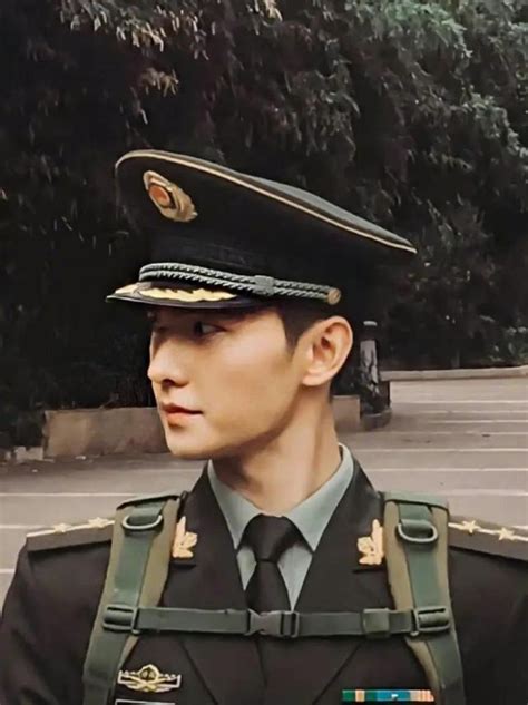男星演軍人走硬漢風肖戰正氣凜然李現眼神犀利楊洋代入感強 每日頭條
