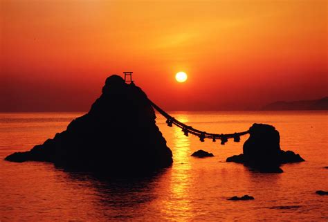 夫婦岩 日の出 GANREF
