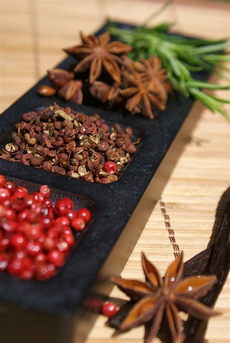 무료 이미지 식물 식품 녹색 후추 빨간 목초 생기게 하다 갈색 음주 아침 식사 빵 굽기 쿡 허브 로즈마리 건강 맛 스타 아니스 베리 레드