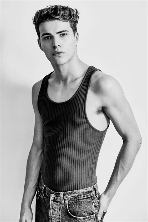 Crew Warner Louie Robert