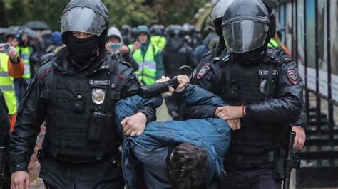 რუსეთში გამართულ ომის საწინააღმდეგო აქციებზე 400 ზე მეტი ადამიანი დააკავეს Netgazeti • რუსეთის