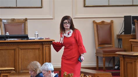 Атанасова Имунитетът на Борисов не е бил част от преговорите за кабинет Новини бг