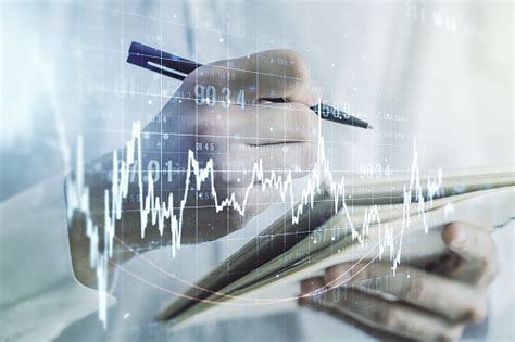 배경 외환 및 투자 개념에 노트북에 손으로 쓰기와 추상 창조적 인 금융 그래프 다중 노출 거래자에 대한 스톡 사진 및 기타