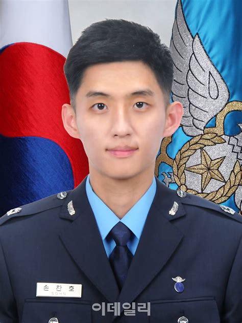 포토 방송인 손범수씨 아들 3대째 공군장교 임관