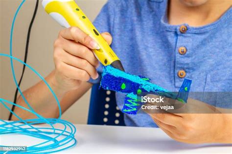 3d 프린팅 펜 으로 만드는 소년 손 새로운 개체 3차원 인쇄에 대한 스톡 사진 및 기타 이미지 3차원 인쇄 펜 3차원 형태 Istock