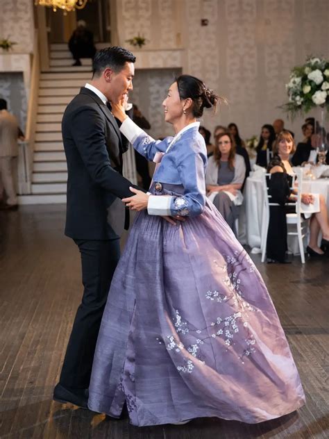 Does The Mother Of The Bride Wear The Wedding Colors